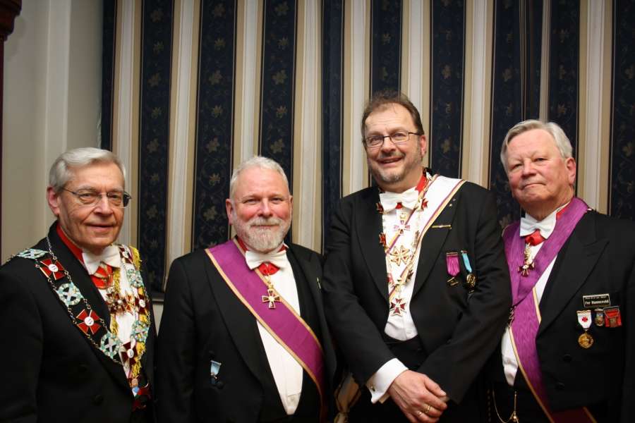 Nye Riddere og Kommandører med det Røde Kors